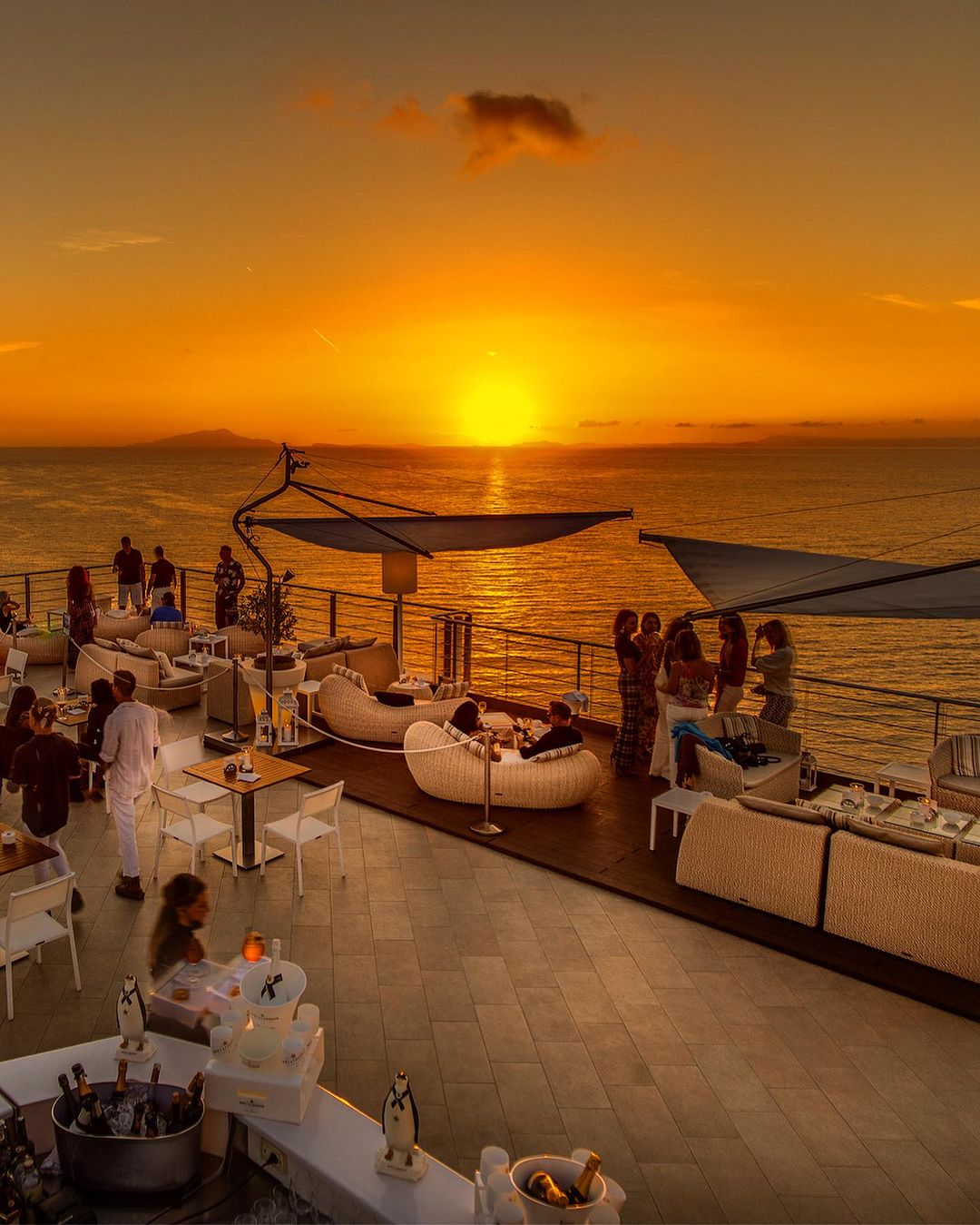 The best rooftop bars in the world 2024 revealed - Mandoe Media